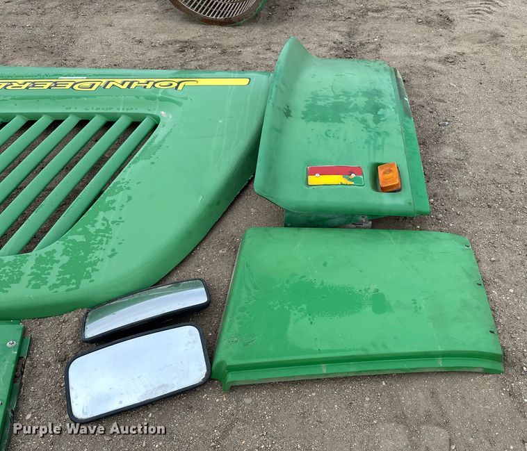 John Deere body panels in Kinsley, KS | Item OA9710 sold | Purple Wave