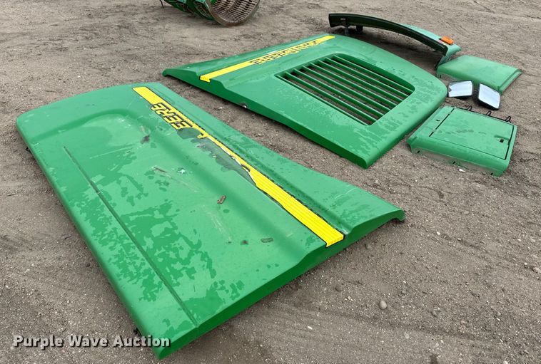 John Deere body panels in Kinsley, KS | Item OA9710 sold | Purple Wave