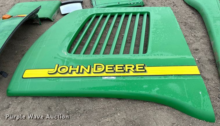 John Deere body panels in Kinsley, KS | Item OA9710 sold | Purple Wave