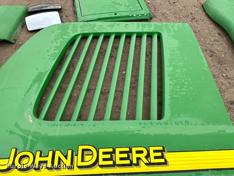 John Deere body panels in Kinsley, KS | Item OA9710 sold | Purple Wave