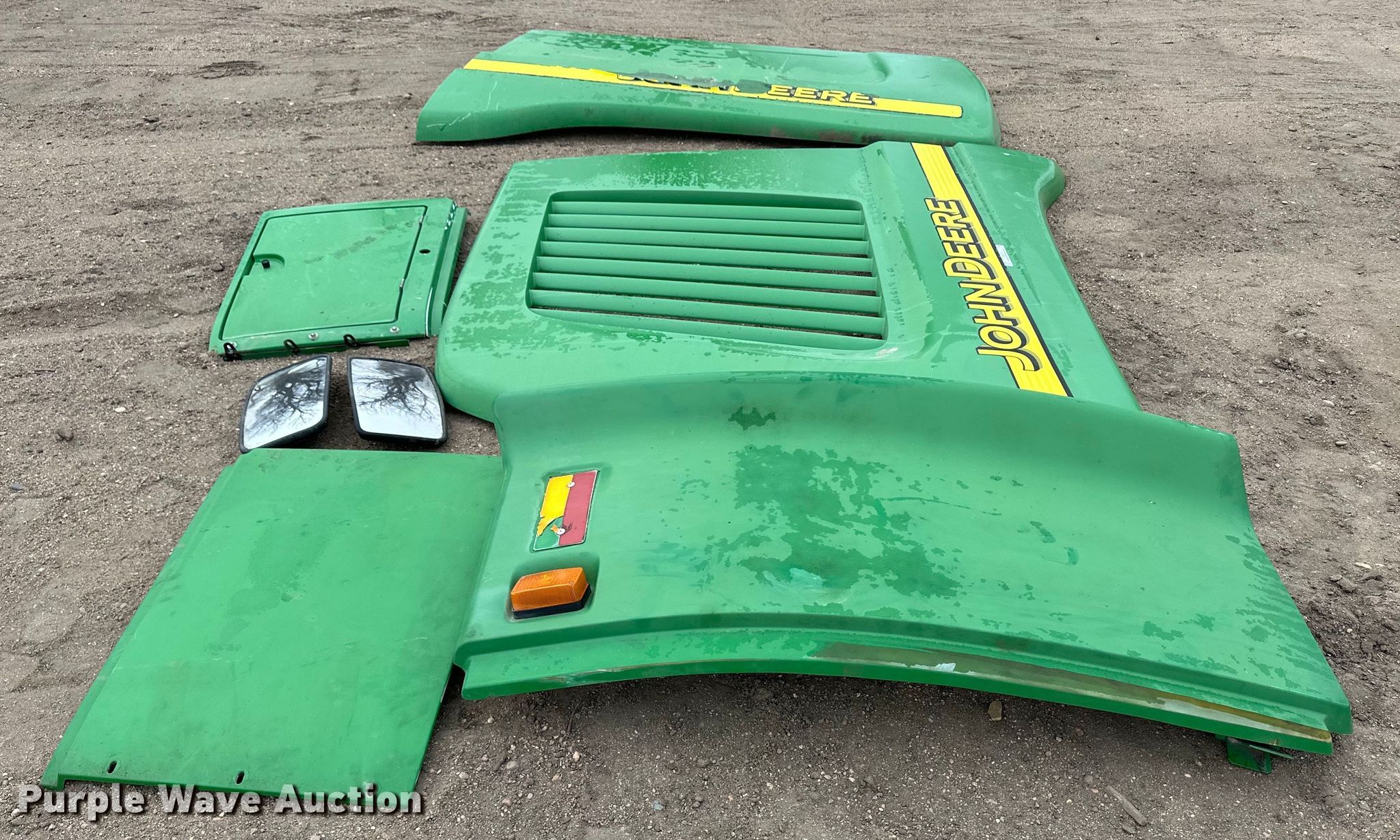 John Deere body panels in Kinsley, KS | Item OA9710 sold | Purple Wave