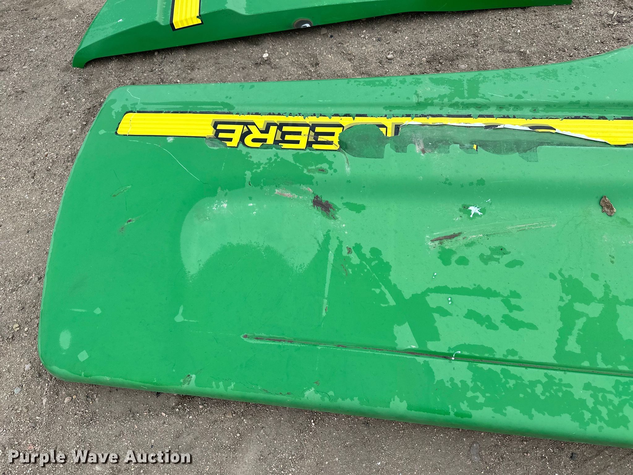 John Deere body panels in Kinsley, KS | Item OA9710 sold | Purple Wave