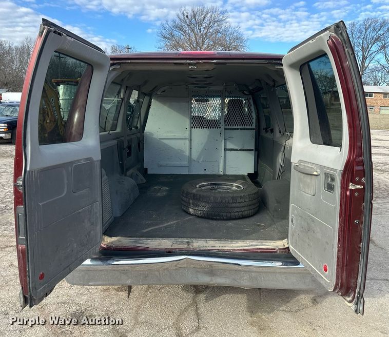 2010 Ford E150 XL van in Topeka, KS | Item DQ6229 for sale | Purple Wave
