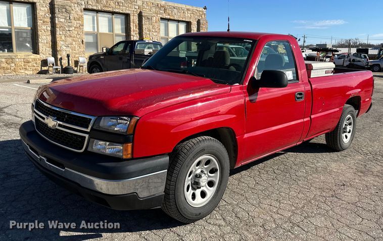 2006 Chevrolet Silverado 1500 pickup truck in Topeka, KS | Item DQ6236 ...