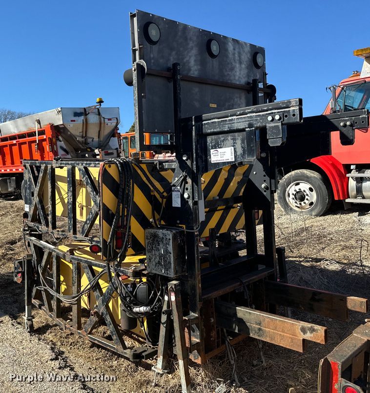 2003 Crash Energy Absorption Safe Stop 180TMA crash attenuator in ...