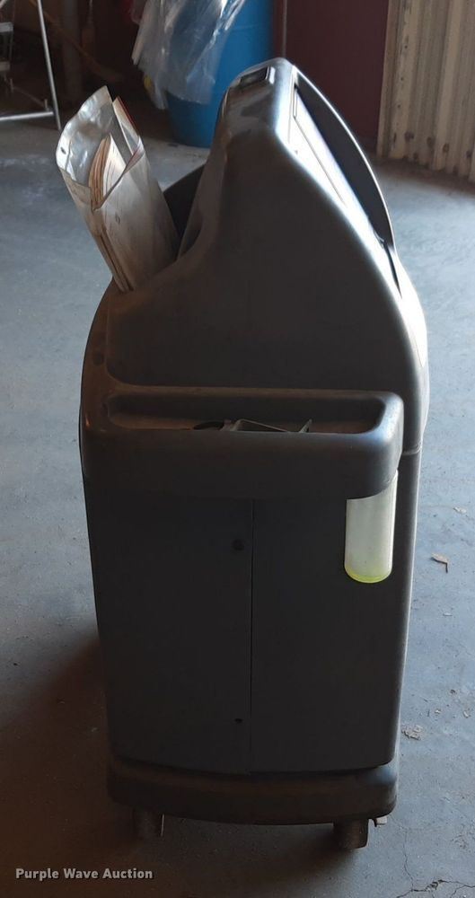 Robinair 34700Z refrigerant recycler in Hutchinson, KS | Item DV9825 ...