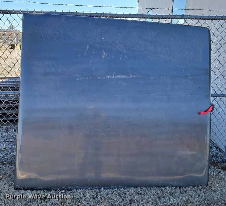 Fiberglass tonneau cover in Chanute, KS | Item LV9817 sold | Purple Wave