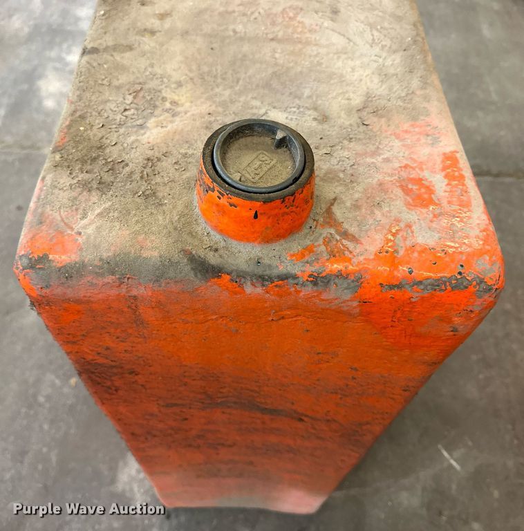 Fiberglass coolant dispenser in Norton, KS | Item NJ9310 sold | Purple Wave