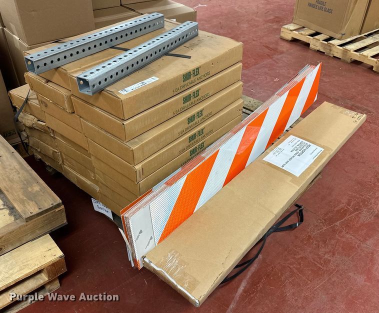 Barricade signs in Norton, KS | Item NJ9322 sold | Purple Wave