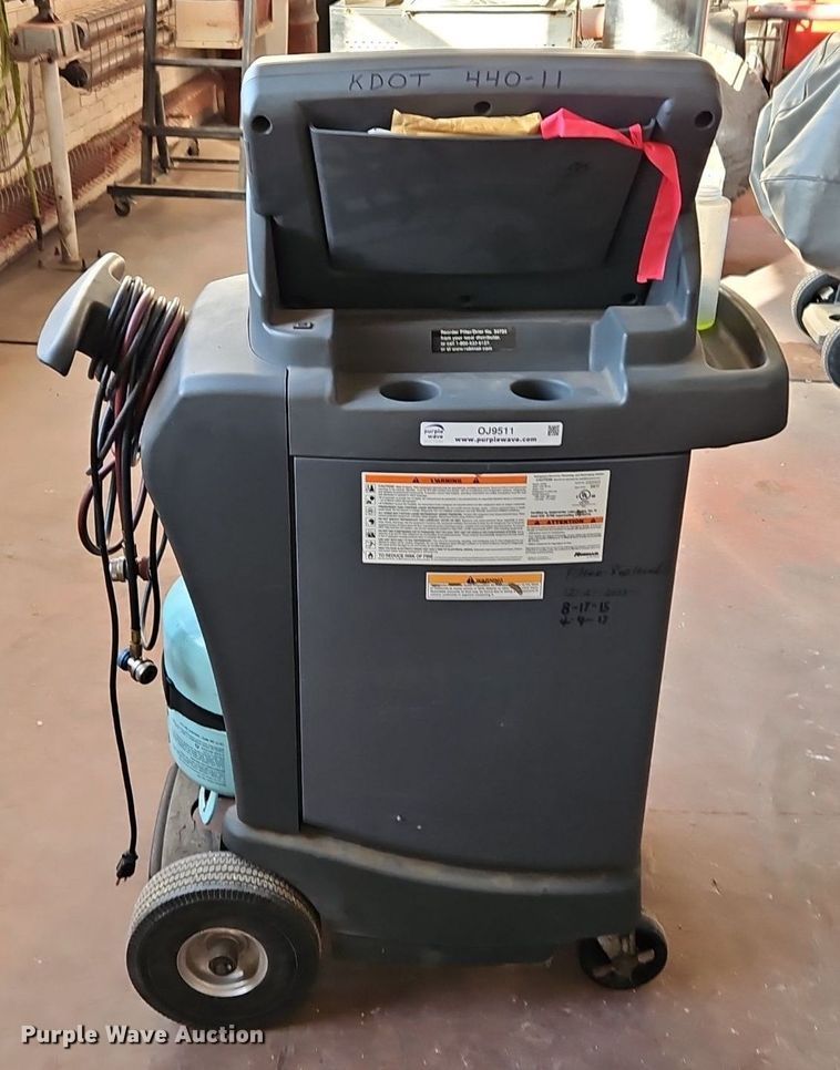 Robinair Cooltech 34788 refrigerant recovery recycling machine in ...