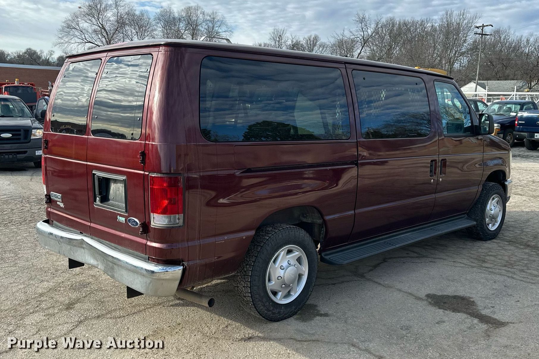 2010 Ford E150 XL van in Topeka, KS | Item DQ6229 for sale | Purple Wave