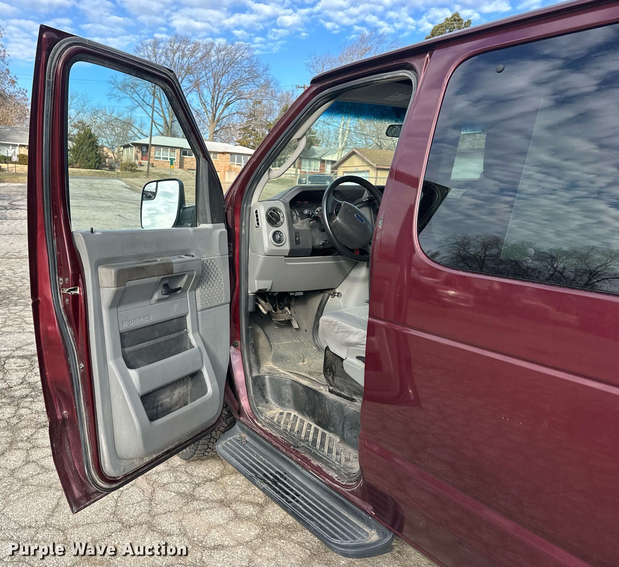 2010 Ford E150 XL van in Topeka, KS | Item DQ6229 for sale | Purple Wave