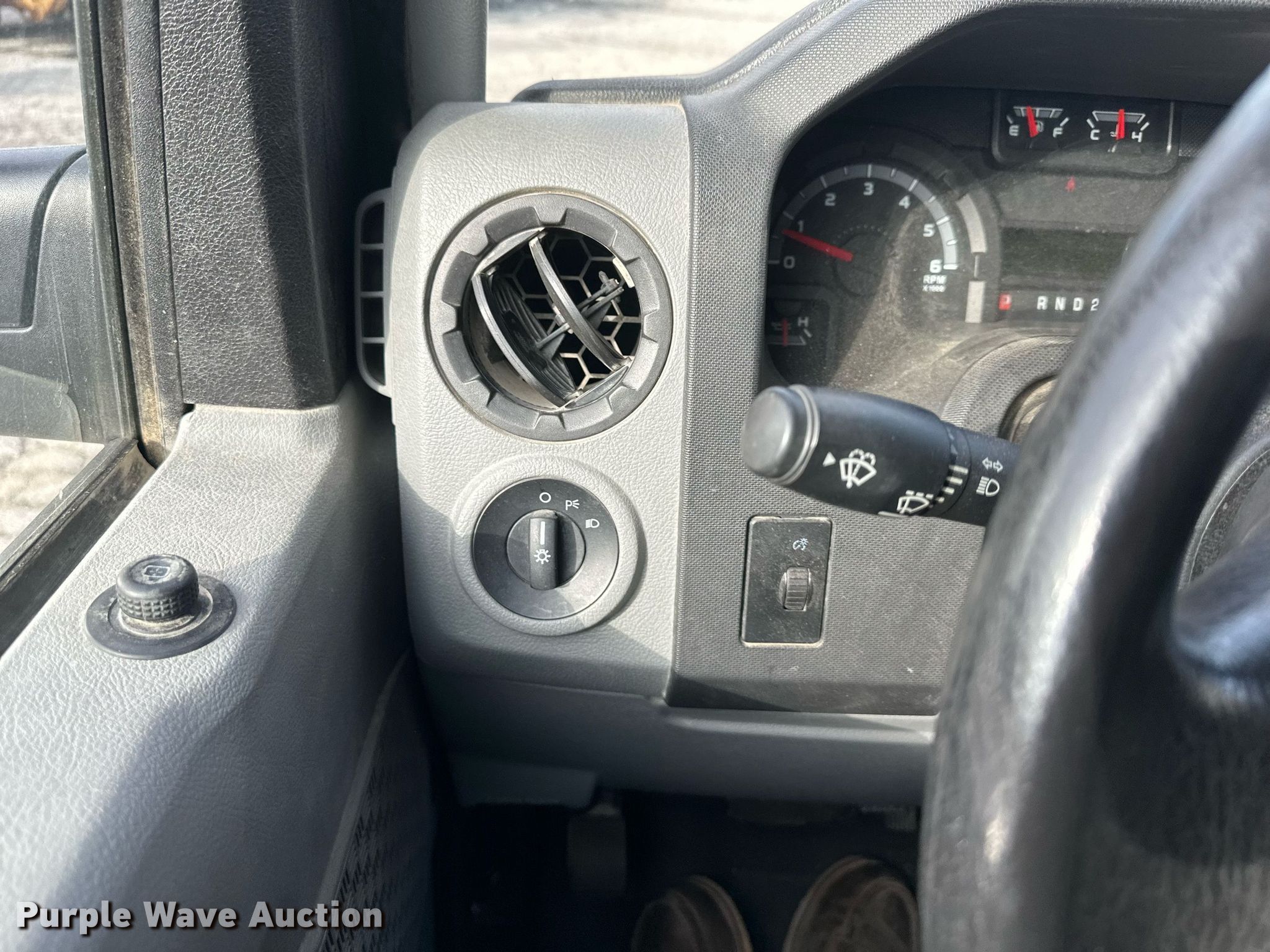 2010 Ford E150 XL van in Topeka, KS | Item DQ6229 for sale | Purple Wave
