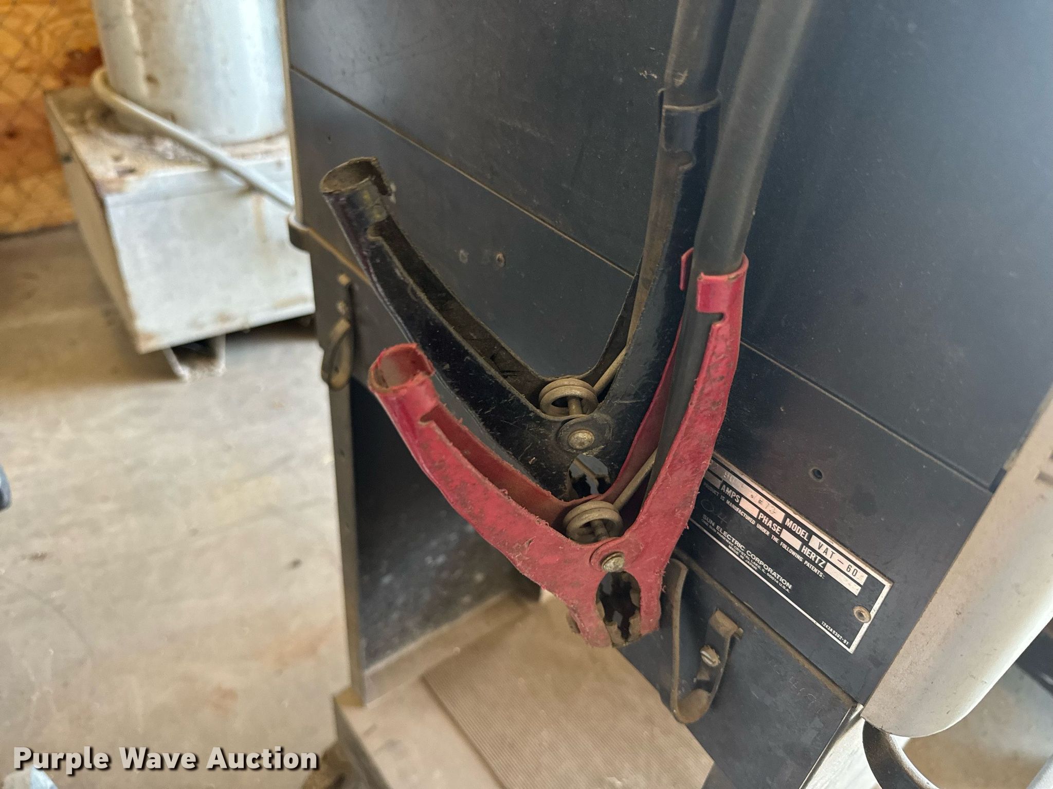 Sun Vat-60 battery tester in Topeka, KS | Item DQ6315 sold | Purple Wave