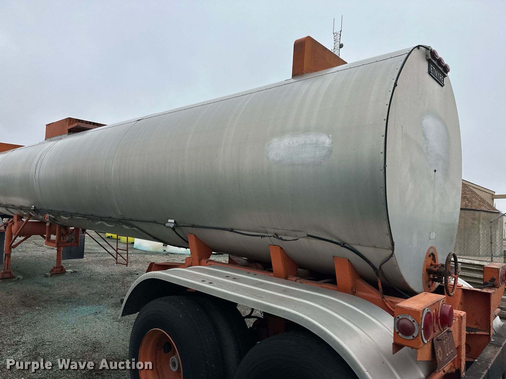 1986 Etnyre tank trailer in Garden City, KS | Item OA9508 for sale ...