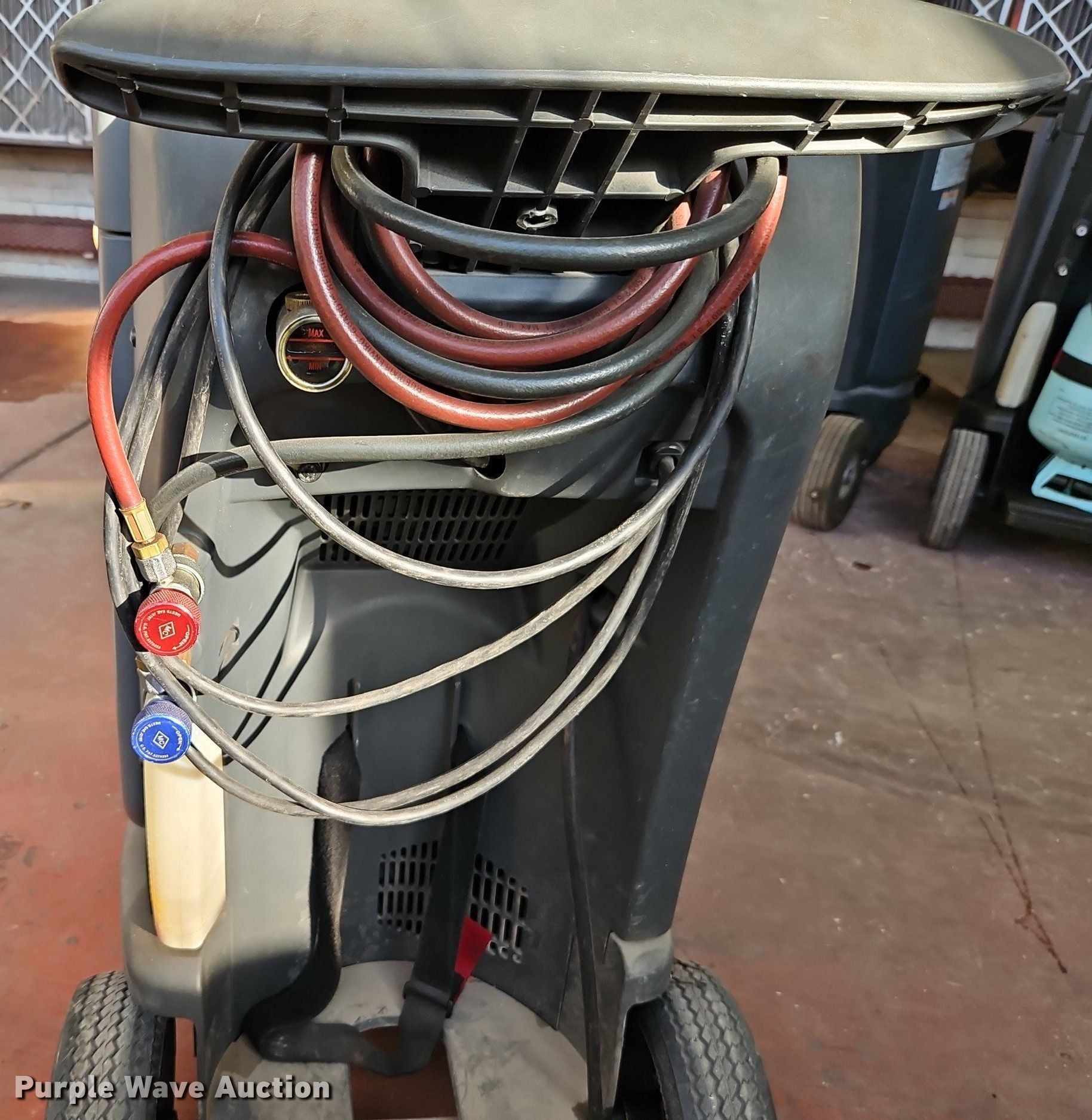 Robinair Cooltech 34788 refrigerant recovery recycling machine in ...