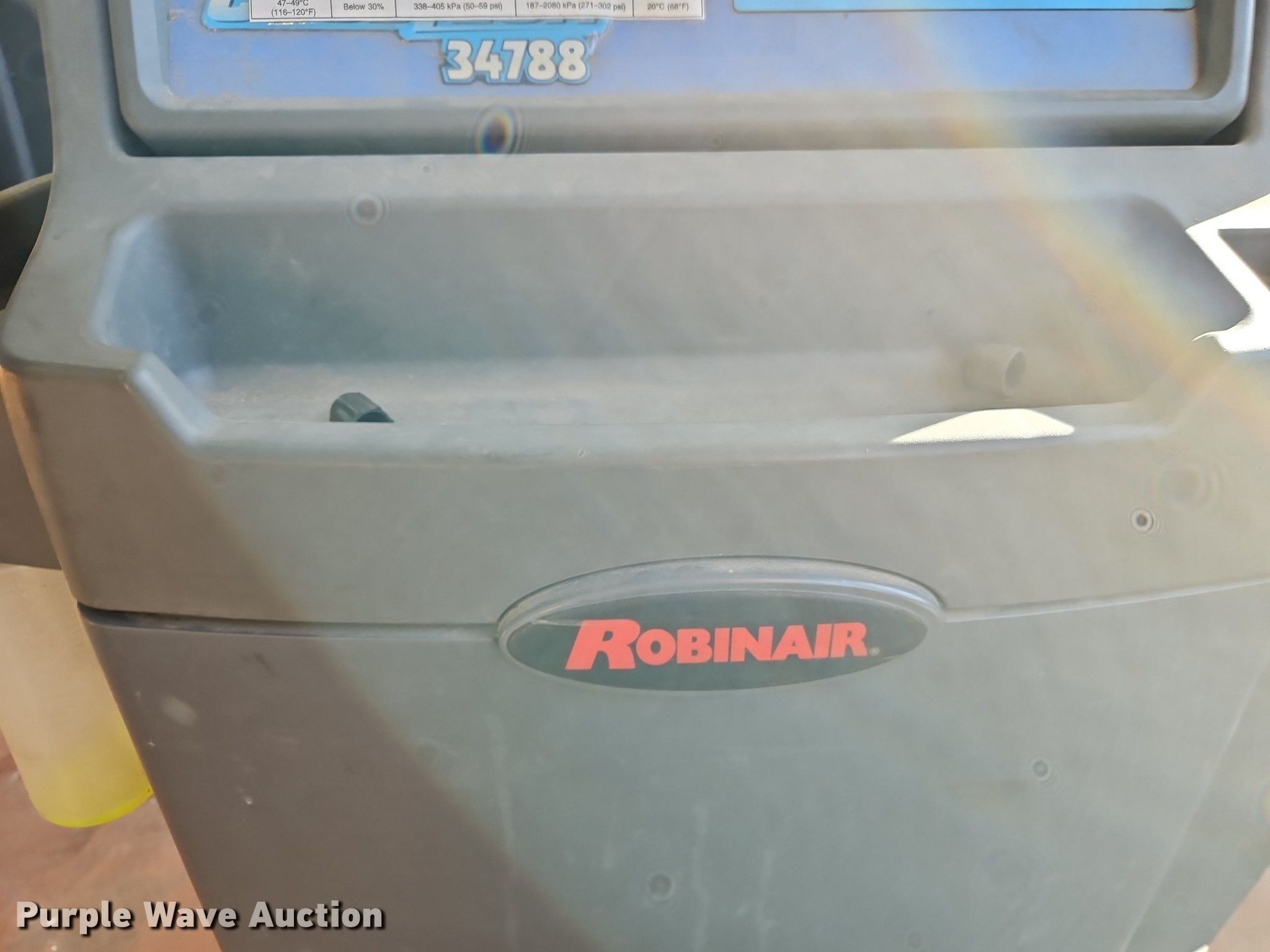Robinair Cooltech 34788 refrigerant recovery recycling machine in ...