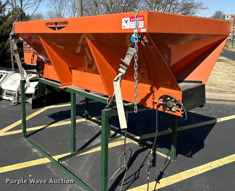 Swenson spreader in Leavenworth, KS | Item DQ6335 for sale | Purple Wave