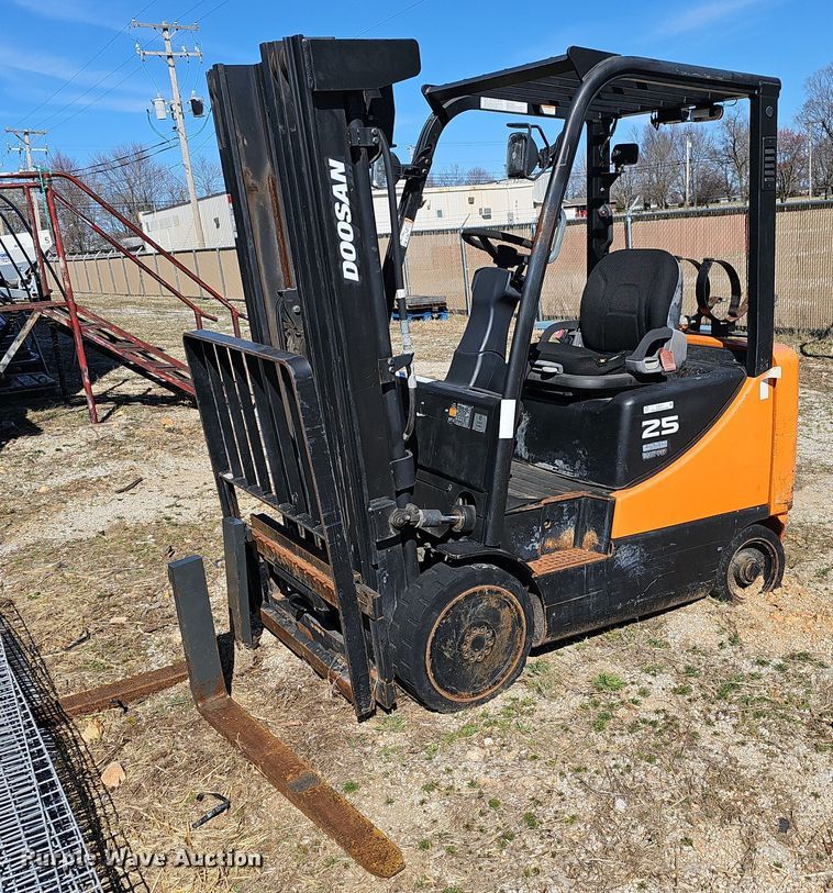 Doosan GC25P-5 forklift in Ozark, MO | Item EJ6024 sold | Purple Wave