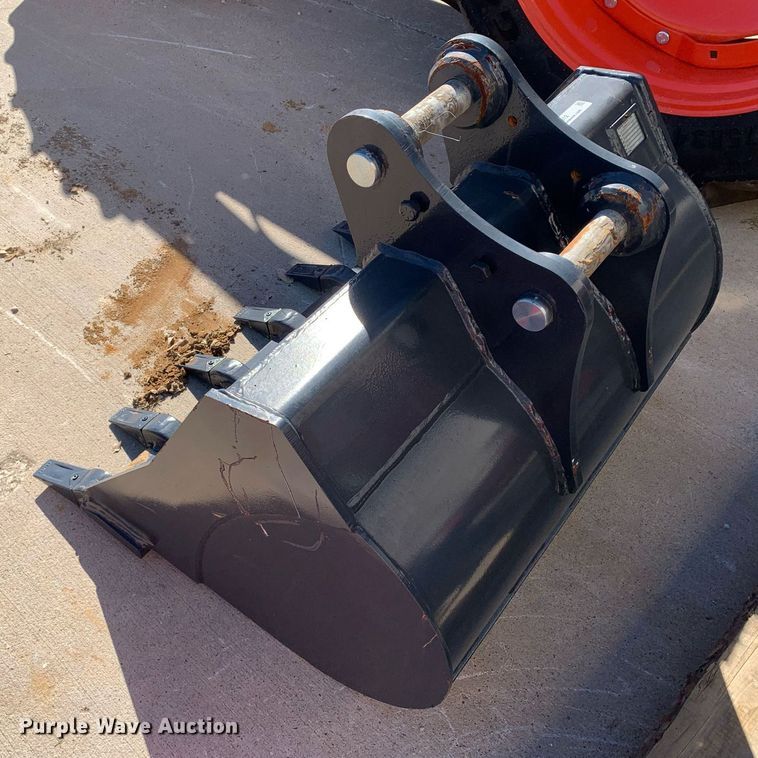 Kubota KX057 excavator bucket in Grapevine, TX | Item KX9812 for sale ...