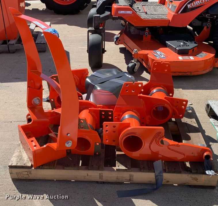 Kubota loader braces in Grapevine, TX | Item KX9831 sold | Purple Wave