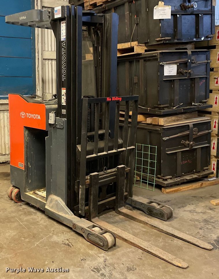 Toyota 6BRU18 order picker in Broadview, IL | Item LW9008 sold | Purple ...