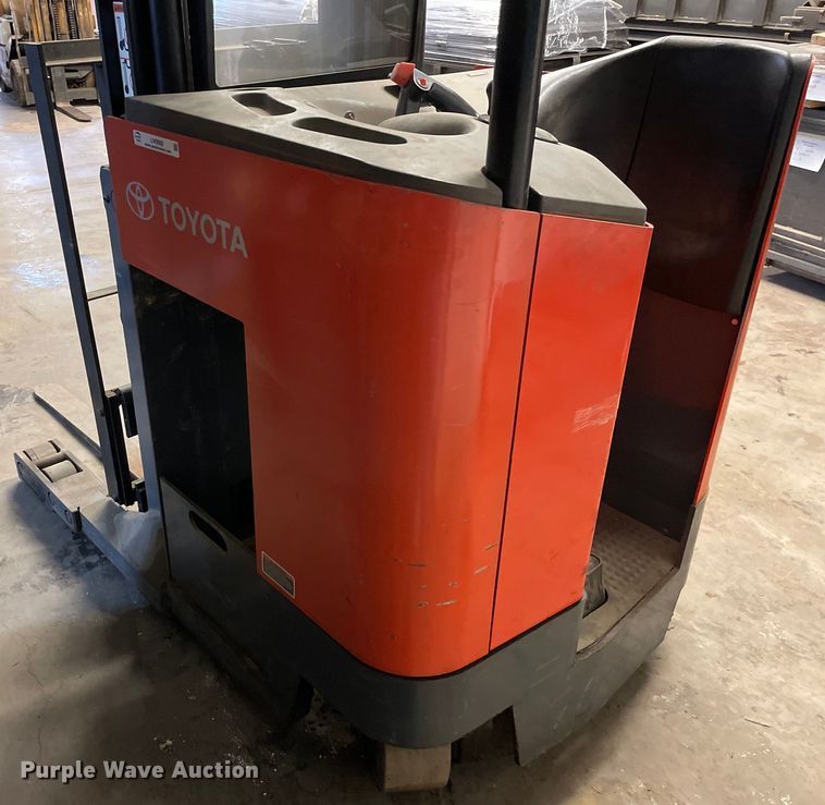 Toyota 6BRU18 order picker in Broadview, IL | Item LW9008 sold | Purple ...