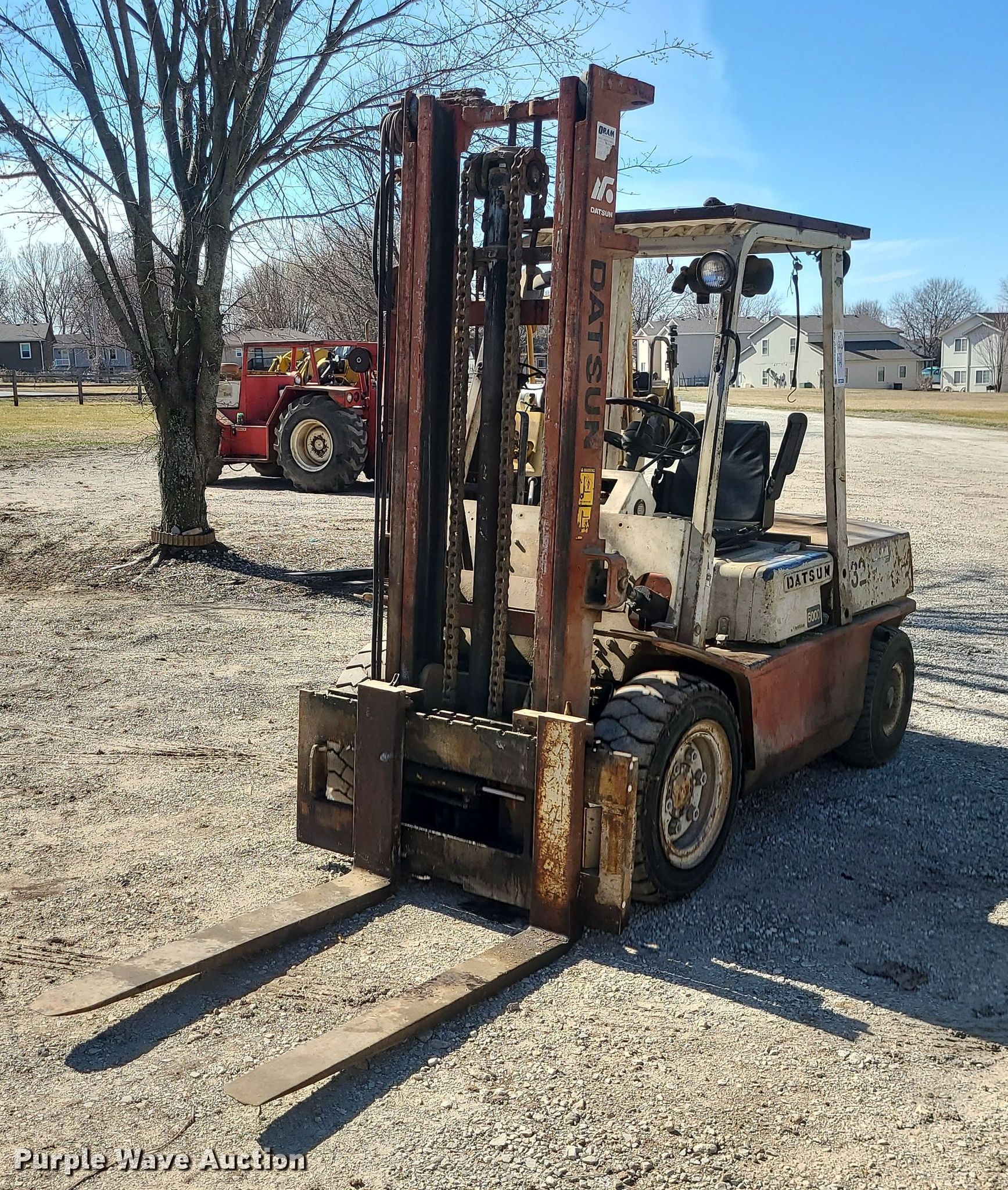 Datsun 6000 forklift in Peculiar, MO | Item DS7336 sold | Purple Wave