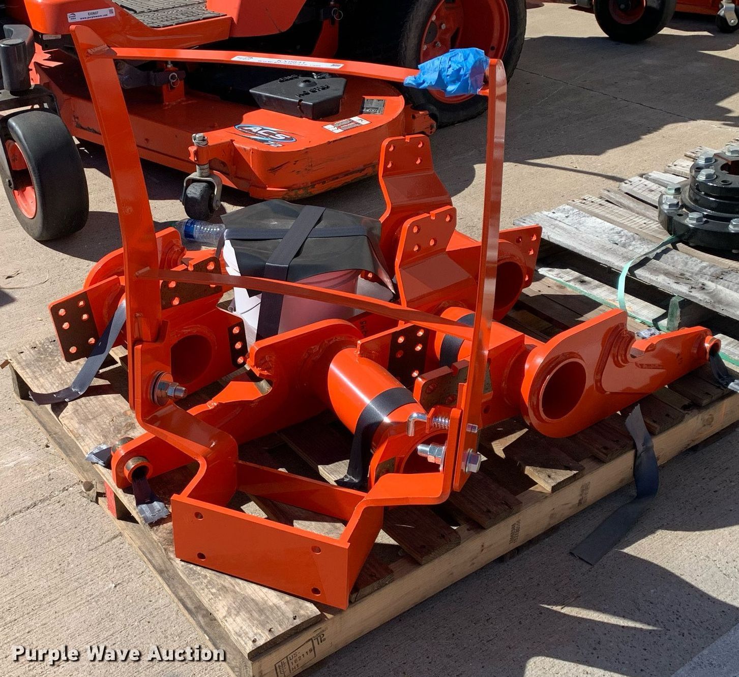Kubota loader braces in Grapevine, TX | Item KX9831 sold | Purple Wave