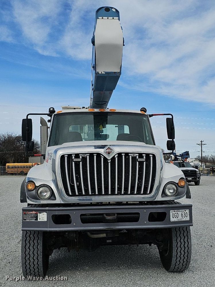 2009 International WorkStar 7400 bucket truck in Beatrice, NE | Item DK0712 for sale | Purple Wave