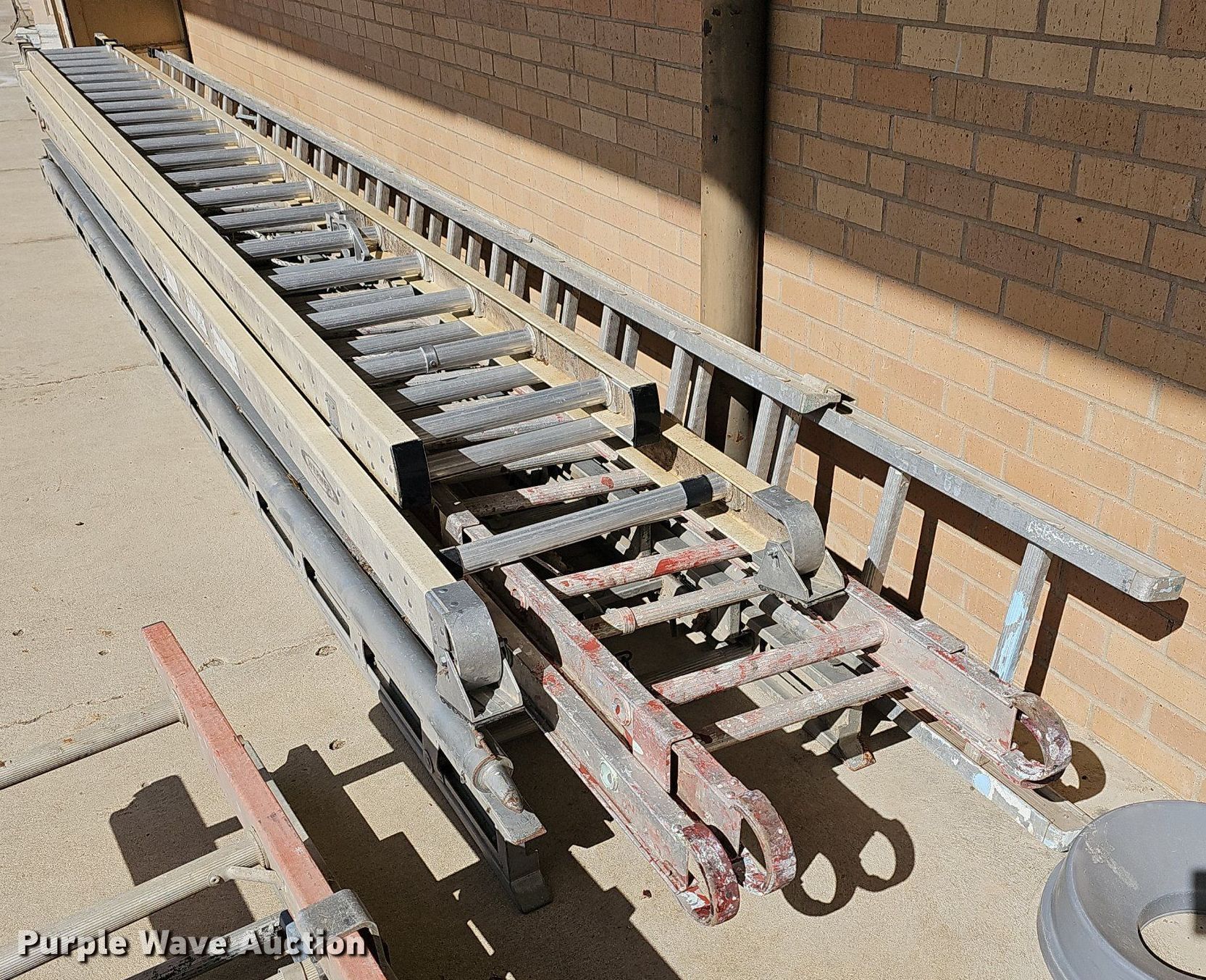 5) extension ladders in Osawatomie, KS | Item EK5508 sold | Purple Wave