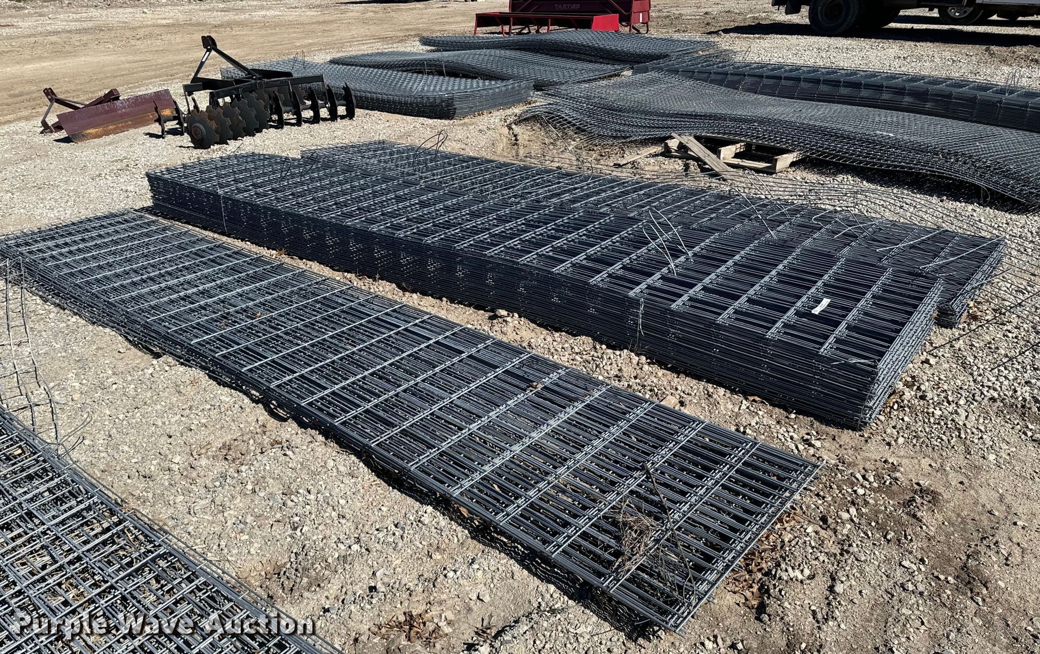 (141) Hog panels in Hepler, KS | Item OJ9635 sold | Purple Wave