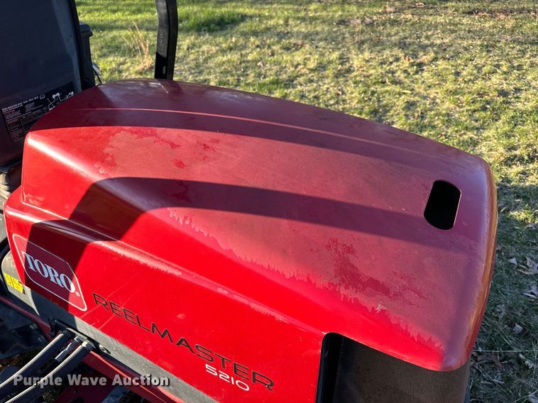 Toro ReelMaster 5210 reel mower in Eldon, MO | Item EH6595 sold | Purple Wave