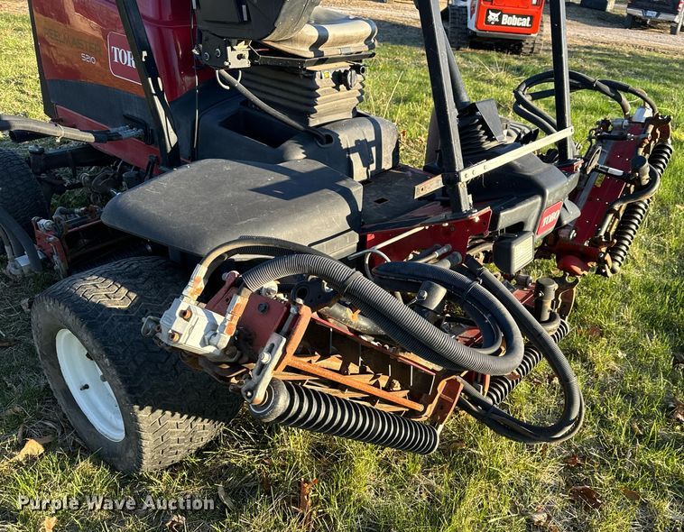 Toro ReelMaster 5210 reel mower in Eldon, MO | Item EH6595 sold | Purple Wave