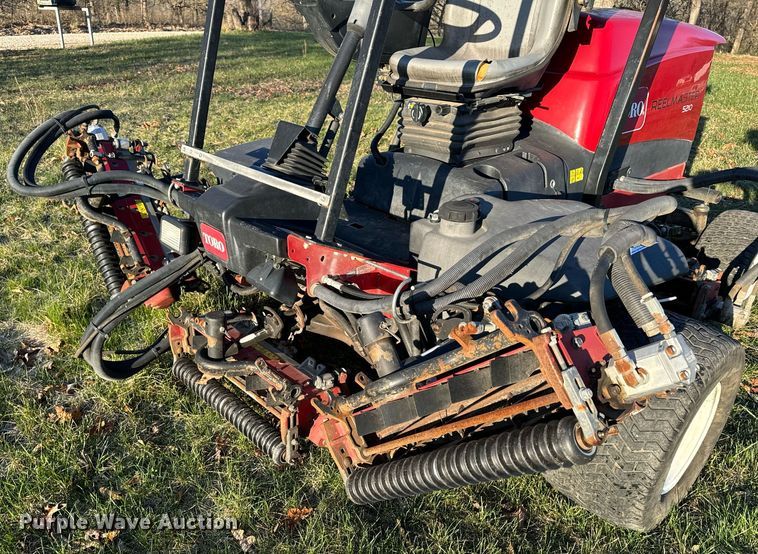 Toro ReelMaster 5210 reel mower in Eldon, MO | Item EH6595 sold | Purple Wave