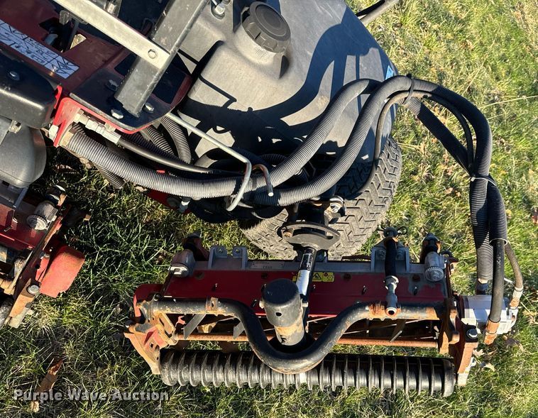 Toro ReelMaster 5210 reel mower in Eldon, MO | Item EH6595 sold | Purple Wave