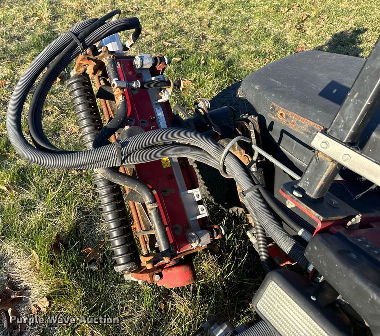 Toro ReelMaster 5210 reel mower in Eldon, MO | Item EH6595 sold | Purple Wave