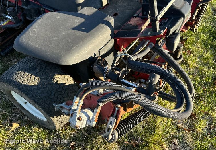 Toro ReelMaster 5210 reel mower in Eldon, MO | Item EH6595 sold | Purple Wave