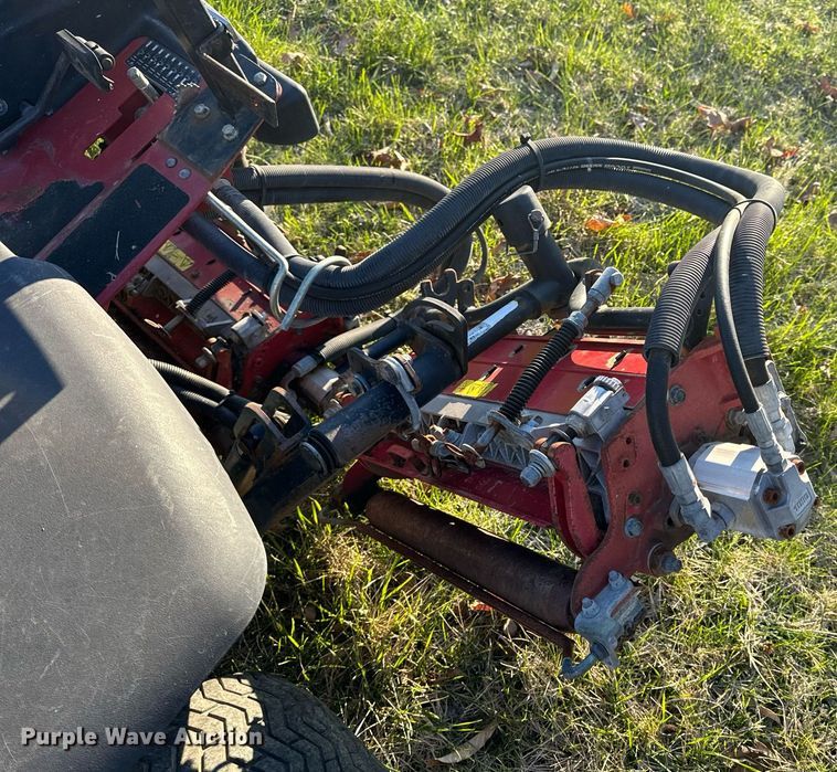 Toro ReelMaster 5210 reel mower in Eldon, MO | Item EH6595 sold | Purple Wave