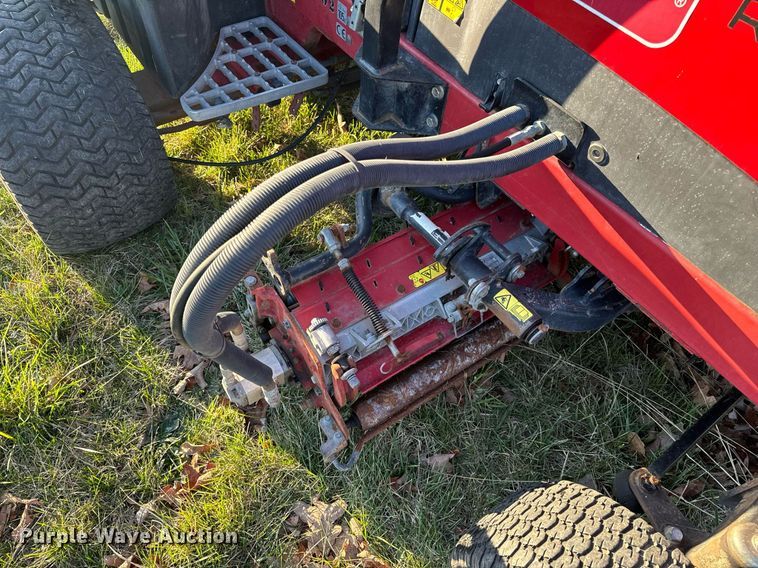 Toro ReelMaster 5210 reel mower in Eldon, MO | Item EH6595 sold | Purple Wave