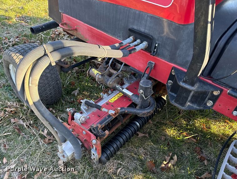 Toro ReelMaster 5210 reel mower in Eldon, MO | Item EH6595 sold | Purple Wave