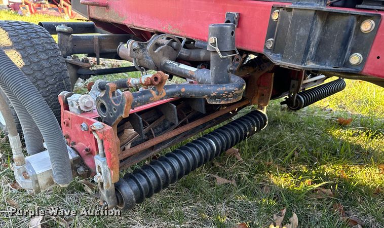 Toro ReelMaster 5210 reel mower in Eldon, MO | Item EH6595 sold | Purple Wave