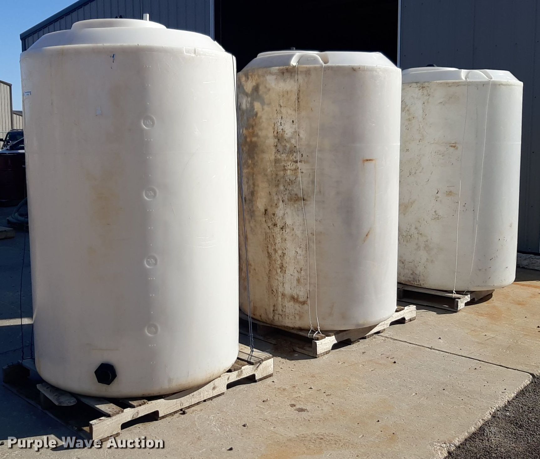 (3) poly tanks in Andover, KS | Item DV9900 sold | Purple Wave