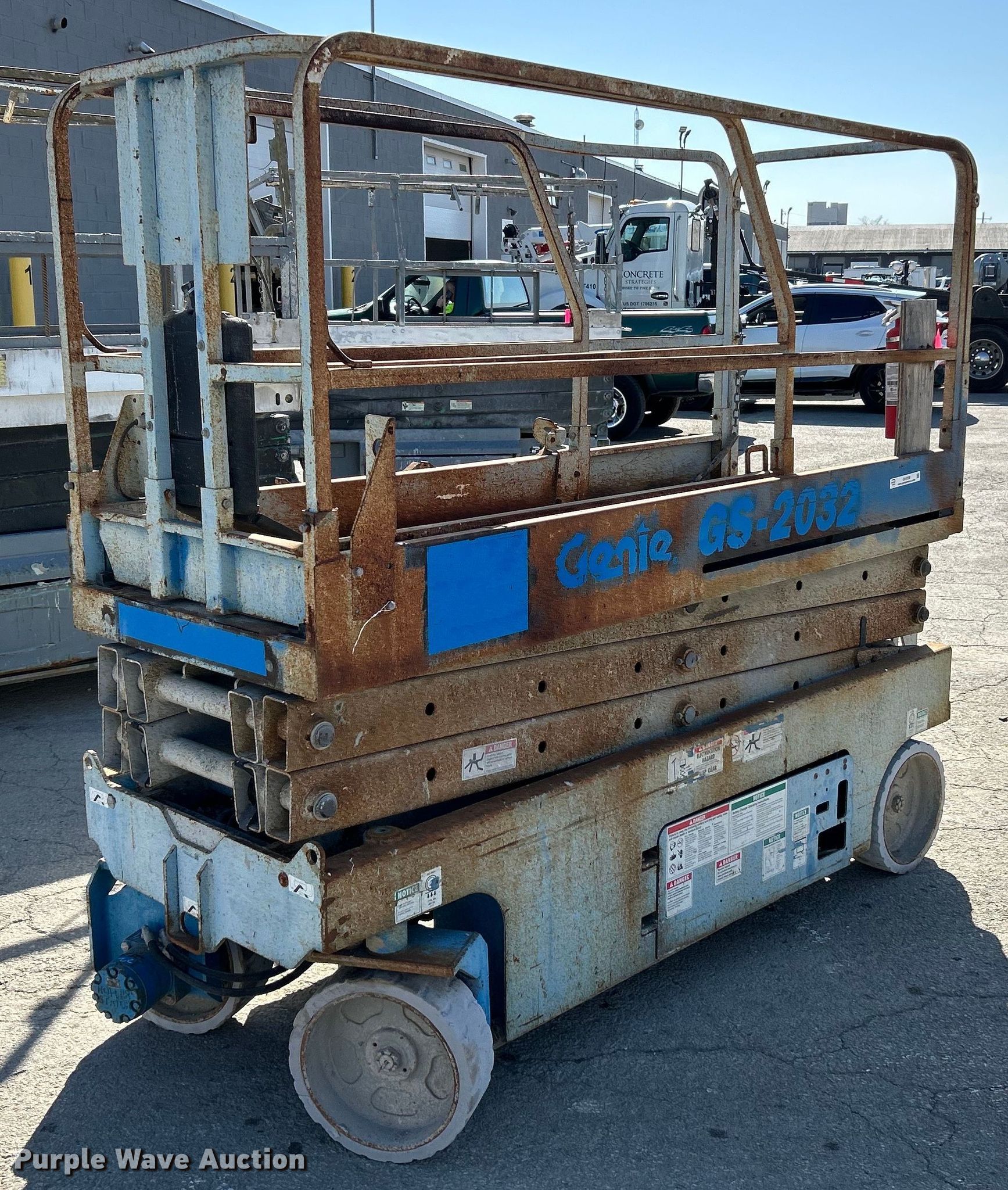 Genie GS-2032 scissor lift in St. Louis, MO | Item EK4269 for sale ...