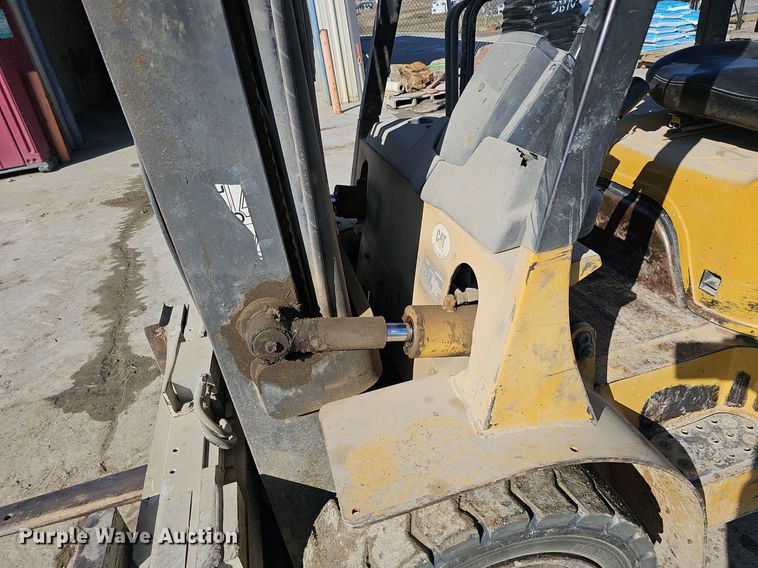 Caterpillar DP30 forklift in Elkhorn, NE | Item DQ8578 for sale ...
