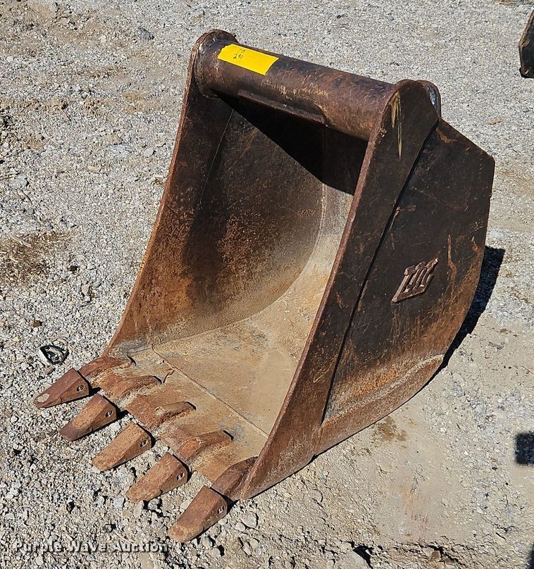 TAG excavator bucket in Olathe, KS | Item EI3635 for sale | Purple Wave