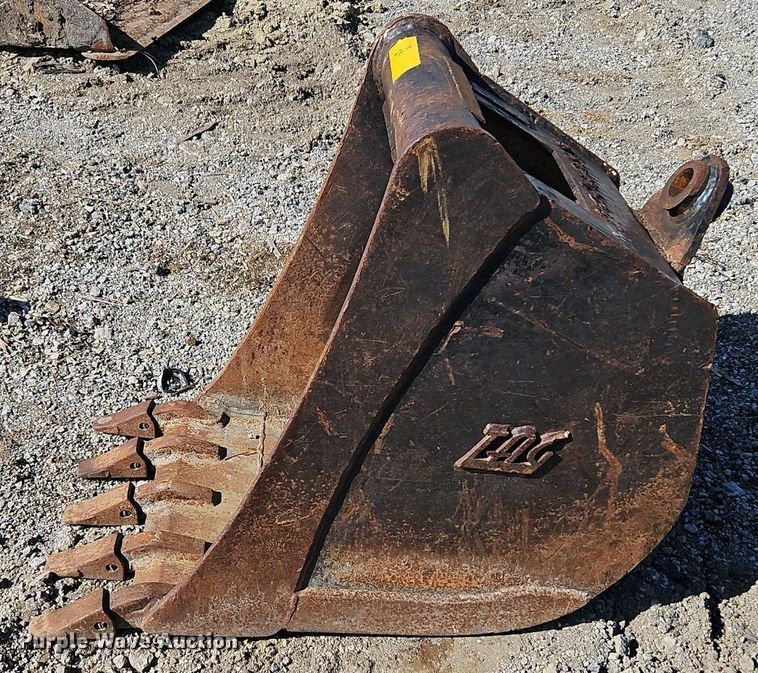 TAG excavator bucket in Olathe, KS | Item EI3635 for sale | Purple Wave