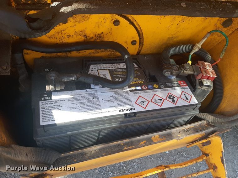 1998 JCB 214 backhoe in Winfield, KS | Item MA9288 for sale | Purple Wave