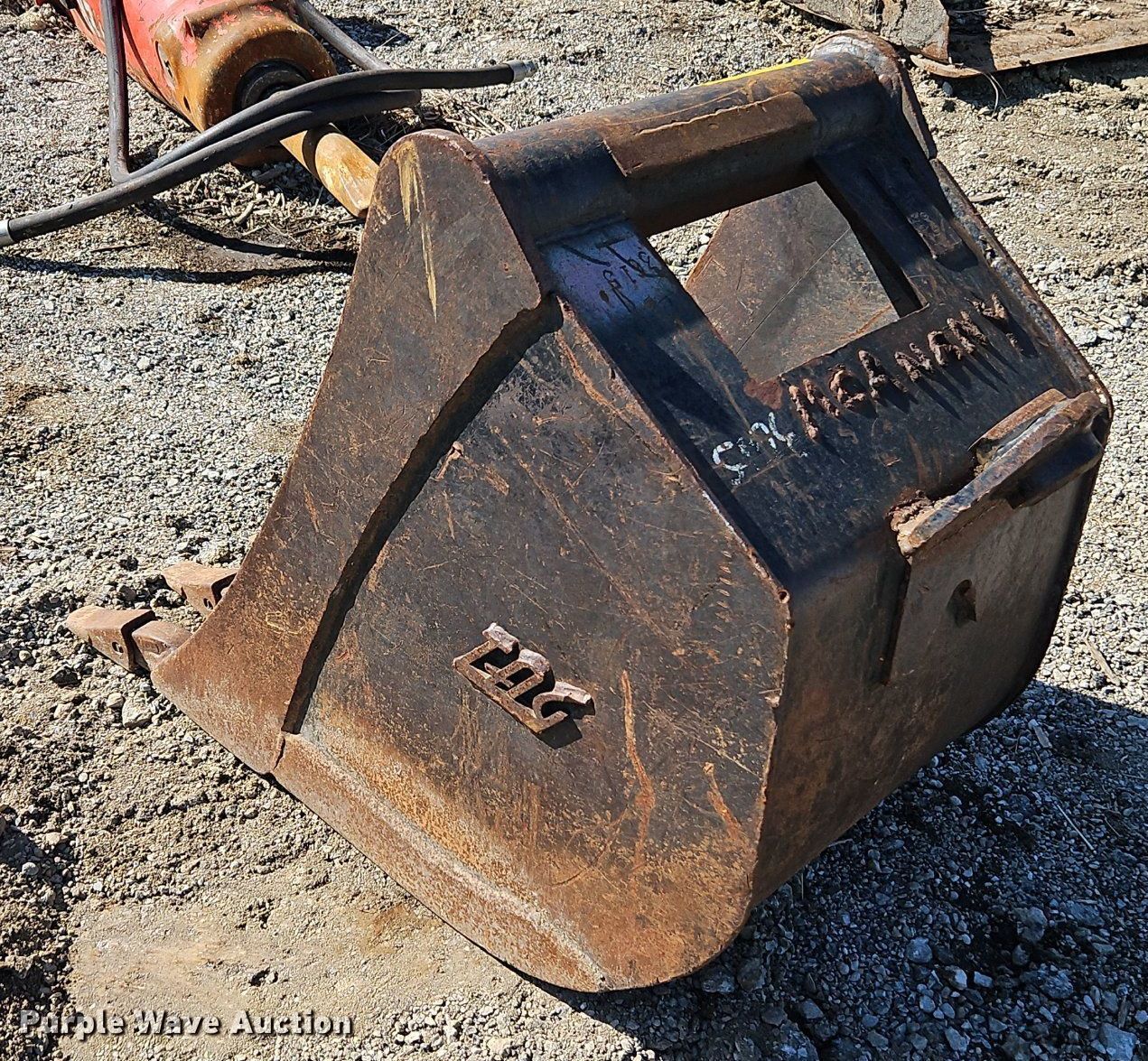 TAG excavator bucket in Olathe, KS | Item EI3635 for sale | Purple Wave