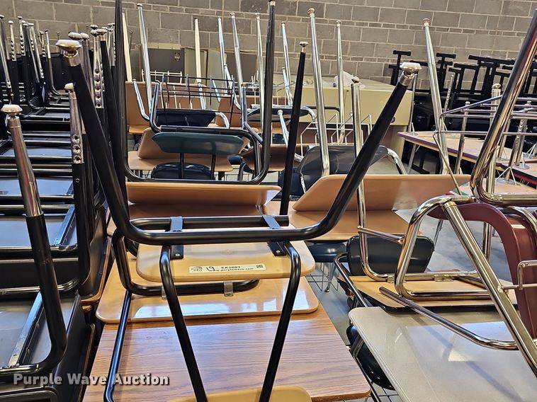 (19) student desks in Kansas City, KS | Item EK5693 sold | Purple Wave